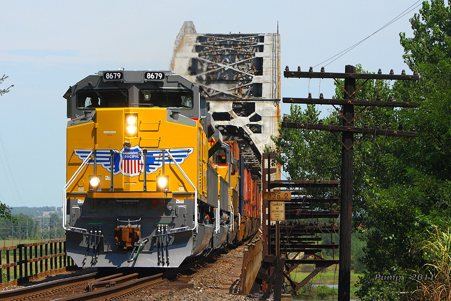 Westbound UP Intermodal Train